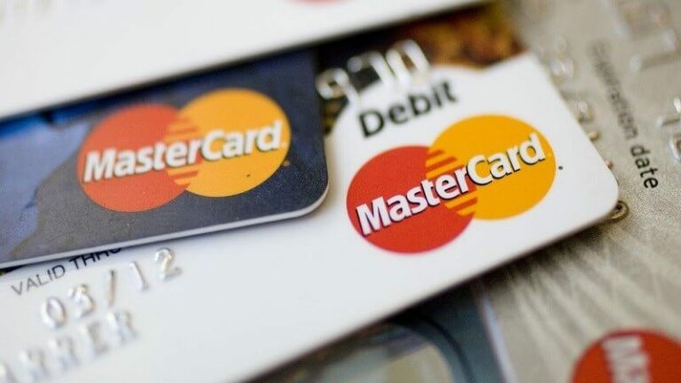 Thẻ mastercard là gì? Thẻ Mastercard và visa có gì khác nhau?
